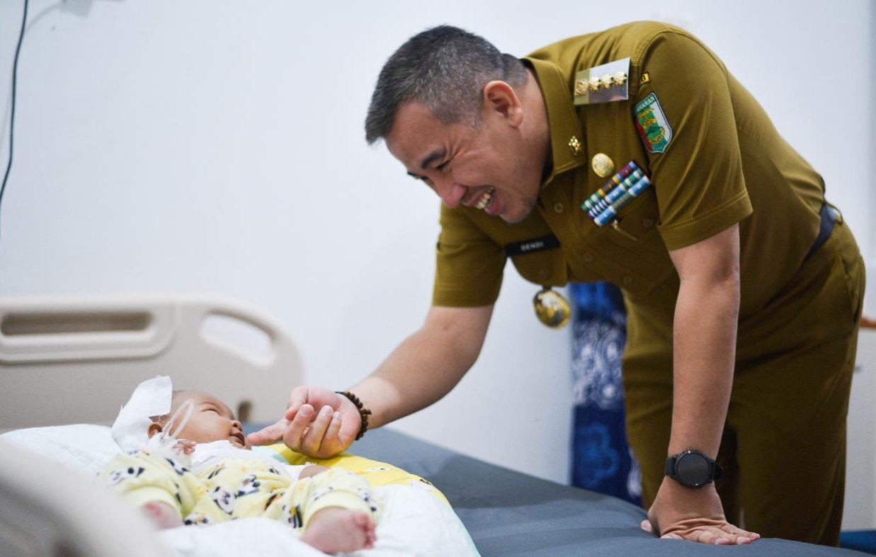 Dendi Jenguk Laila ,Bayi 4 Tahun Alami Luka Bakar - Selalu siap